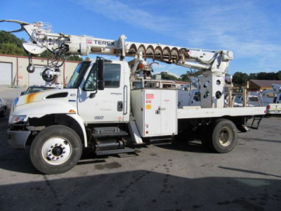 IHC 4300 Commander 47' Digger Derrick from $847.81/mo